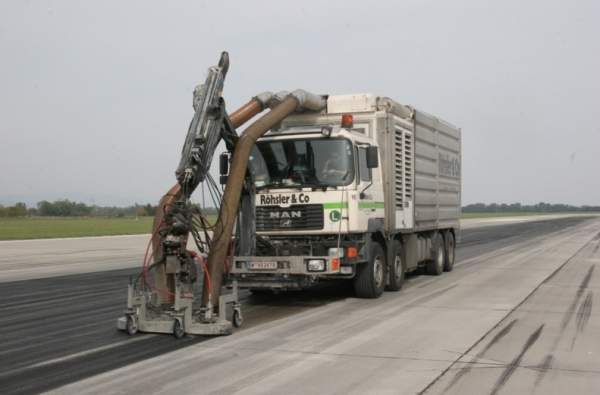 Runway Rubber Removal - Airport Technology