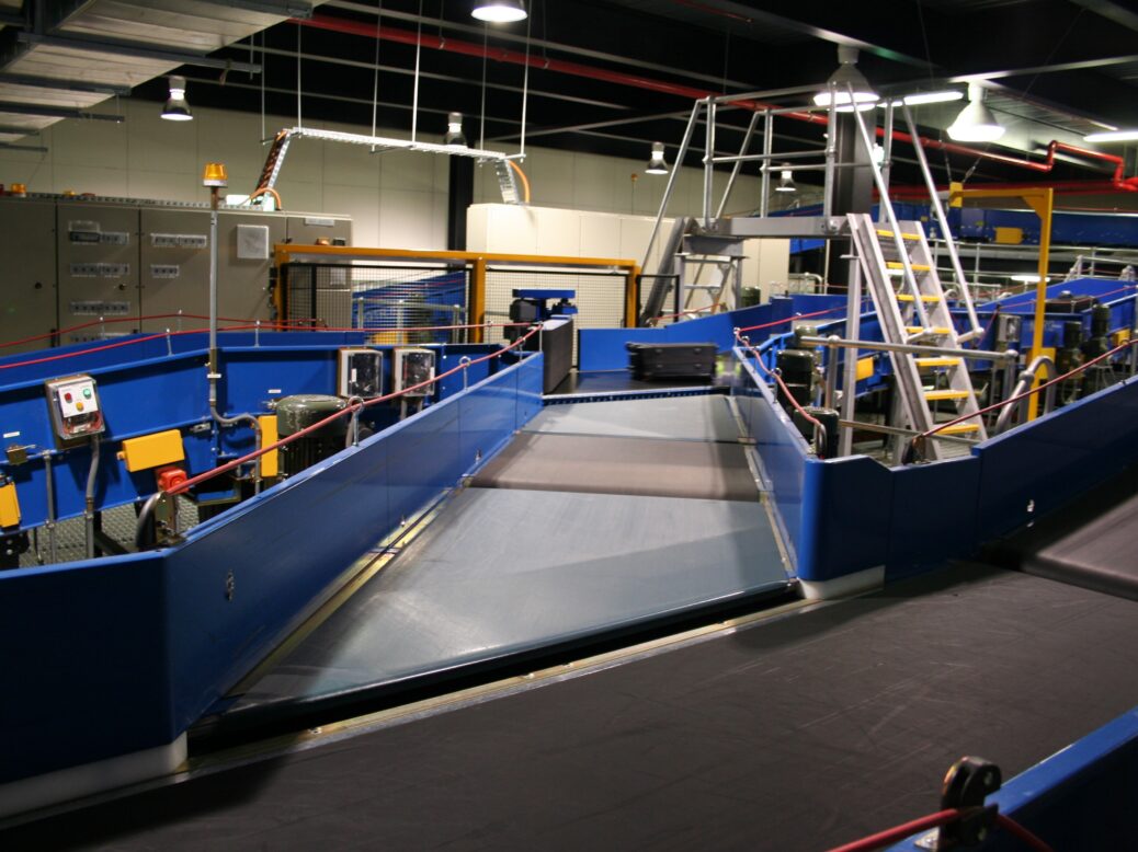 Merge Conveyors - Airport Technology