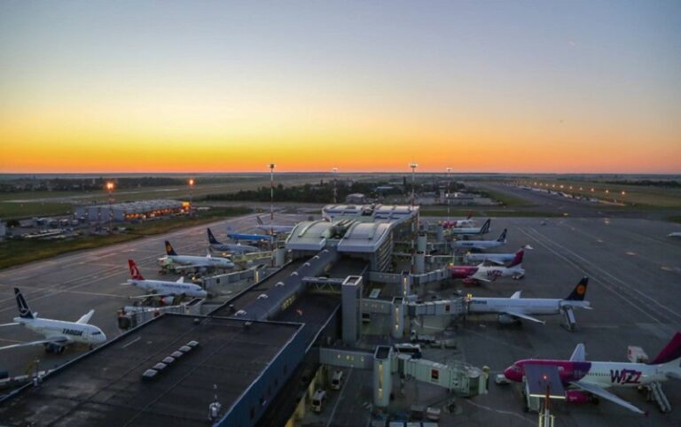 Aurecon and AECOM JV to design Perth Airport's third runway - Airport ...