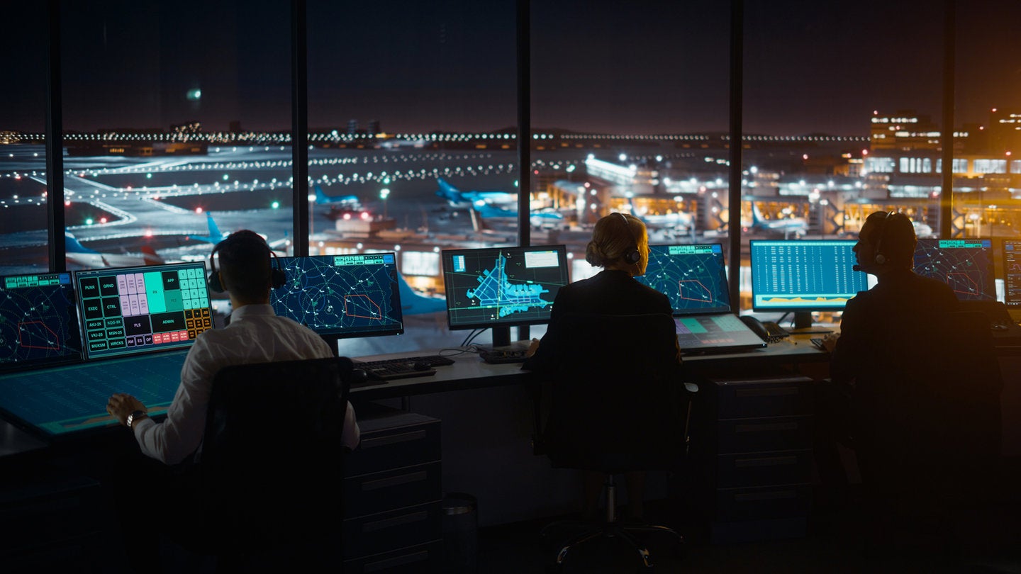 What’s the reason for the air traffic controller shortage? - Airport ...