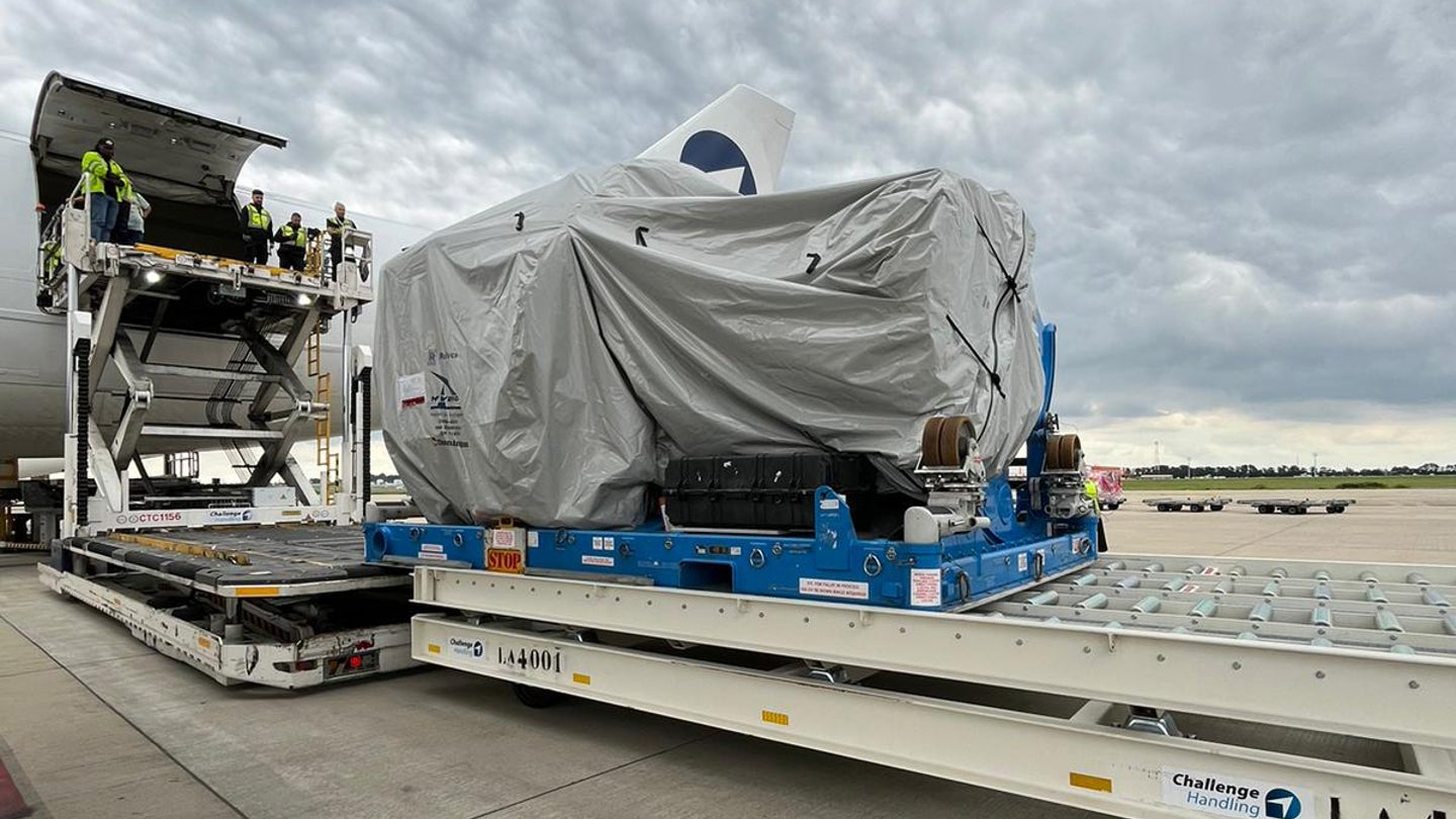 Challenge Group launches specialised dolly for engine transport