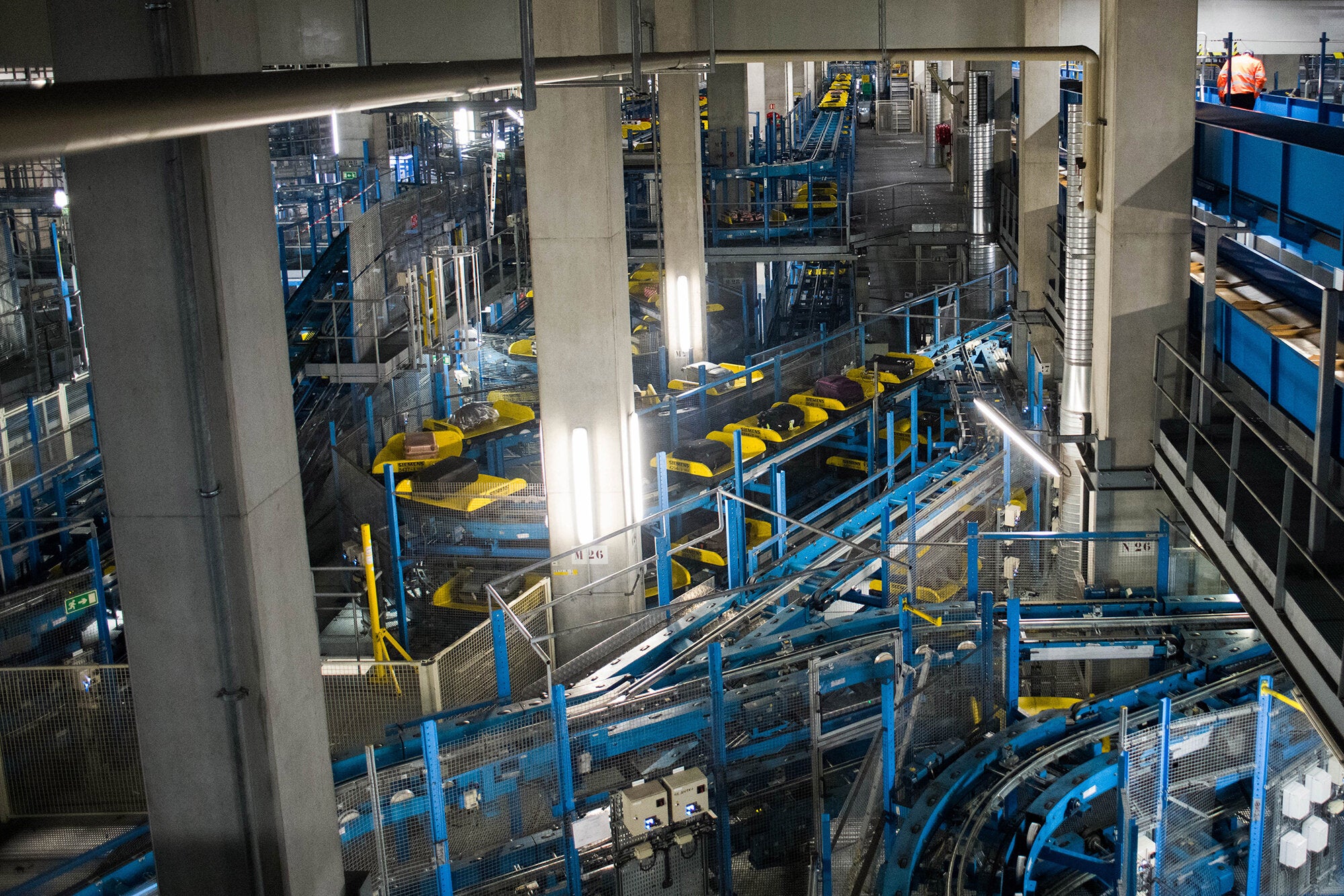 How new technology is improving baggage handling performance - Airport ...